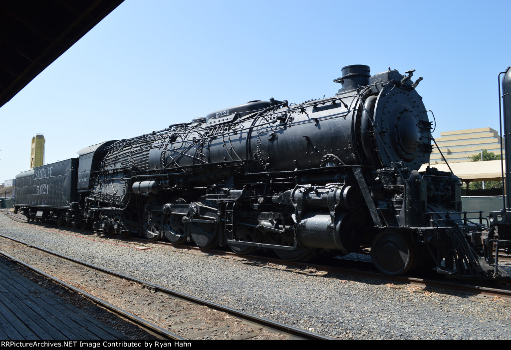 ATSF 5021 on display with its Buddy 2925